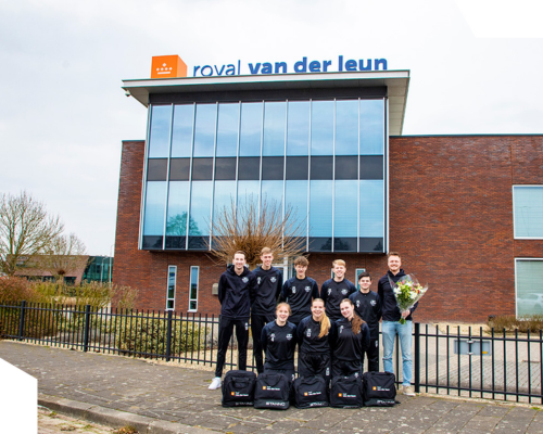 Uitreiking kleding A2 van Royal van der Leun | SKC Merwede/Multiplaat